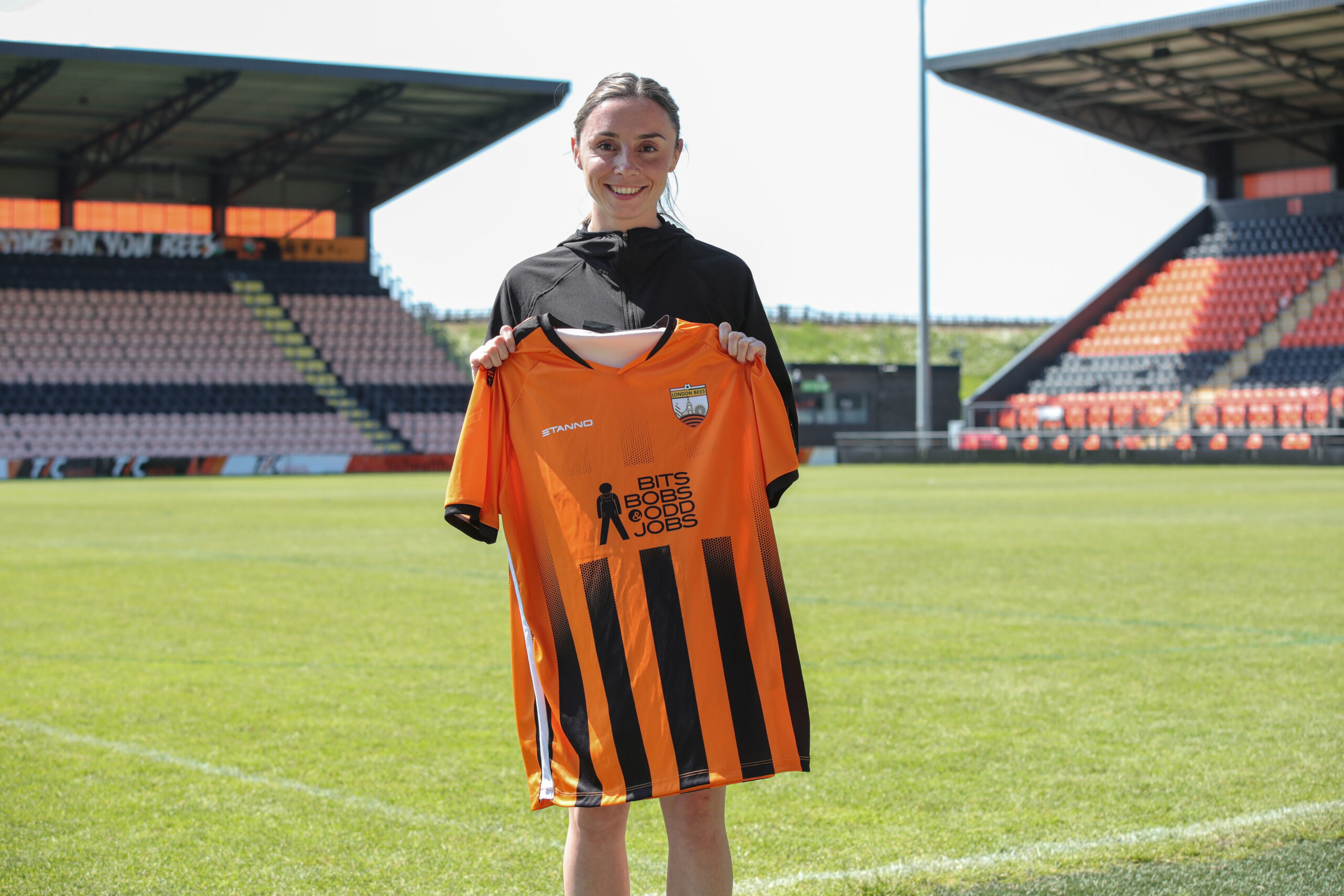 MEGAN BURROWS AGREES TO JOIN LONDON BEES - London BEES